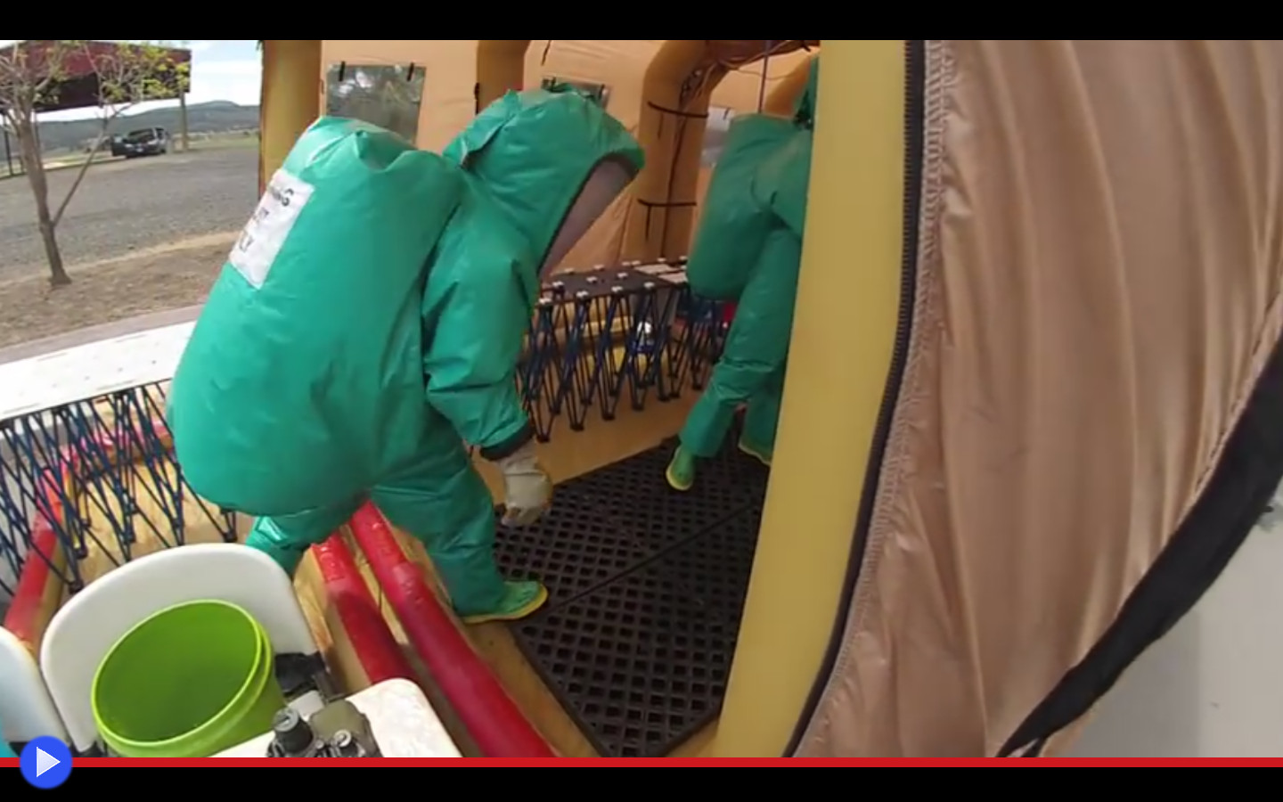 Quanto ci vuole a togliersi la tuta antivirale - Il blog di Jacopo Ranieri