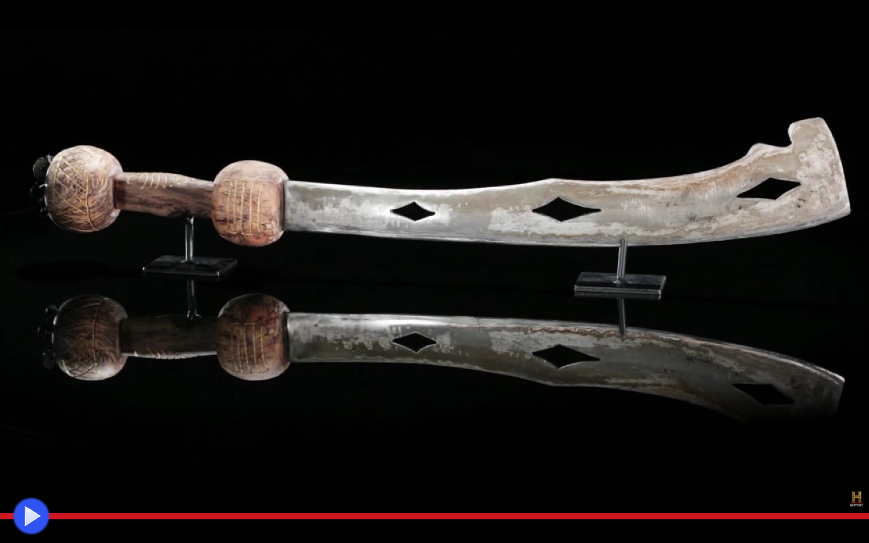 La storia straordinaria della spada nella roccia sulla Costa d'Oro - Il ...