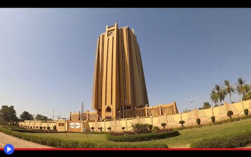 Meraviglie dell'architettura saheliana: la torre della banca BCEAO a ...