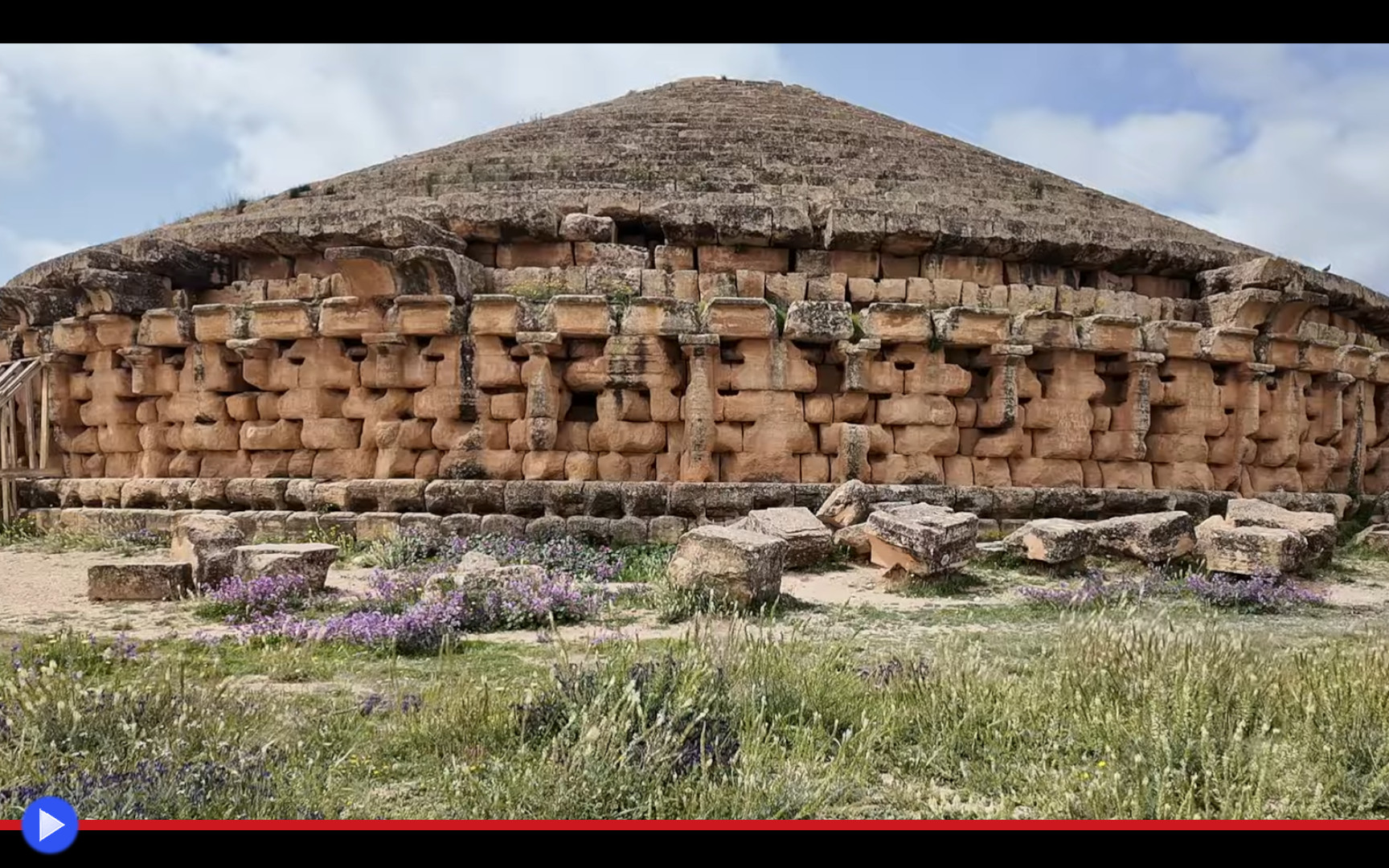 Tre tombe solitarie per comprendere l'antico stile architettonico della ...